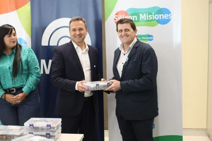 Fundación Macro donó kits de robótica a Silicon Misiones en el marco ...